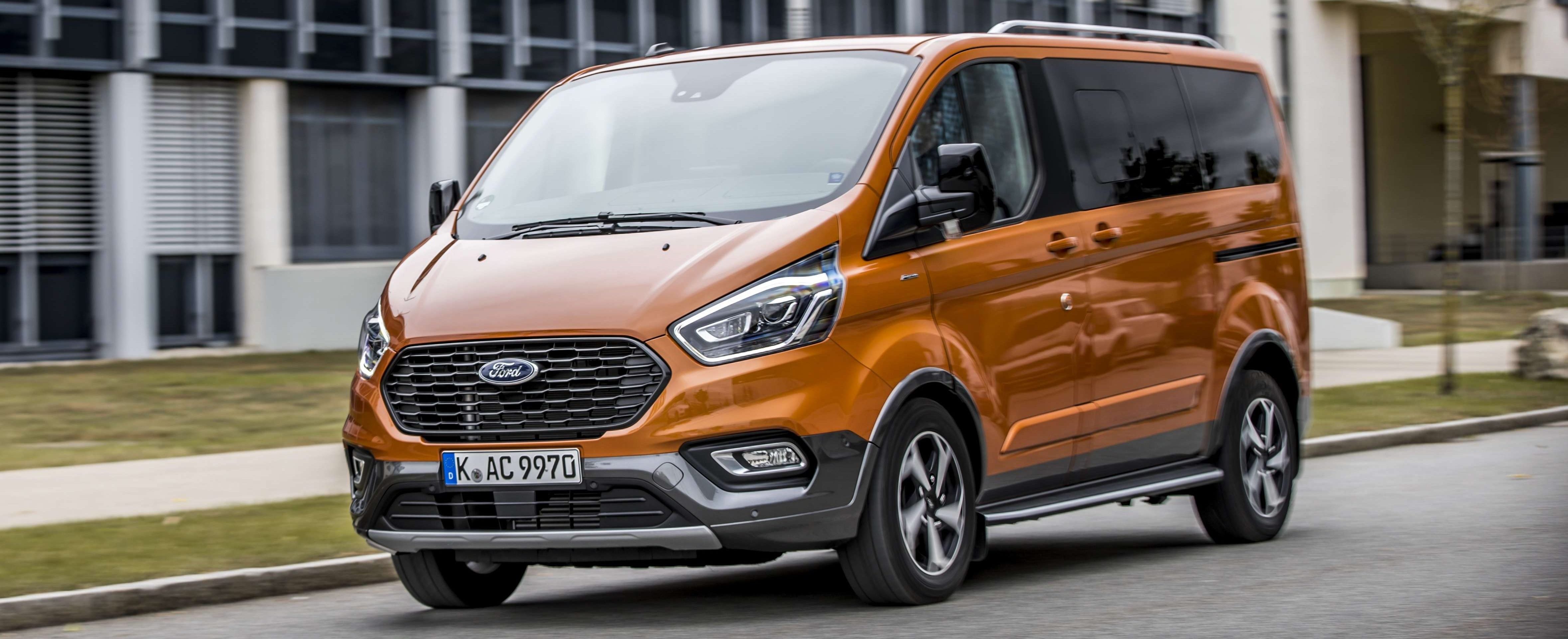 Ford Magazine - Ford z dostavnikoma Custom Trail in Active za teren ...