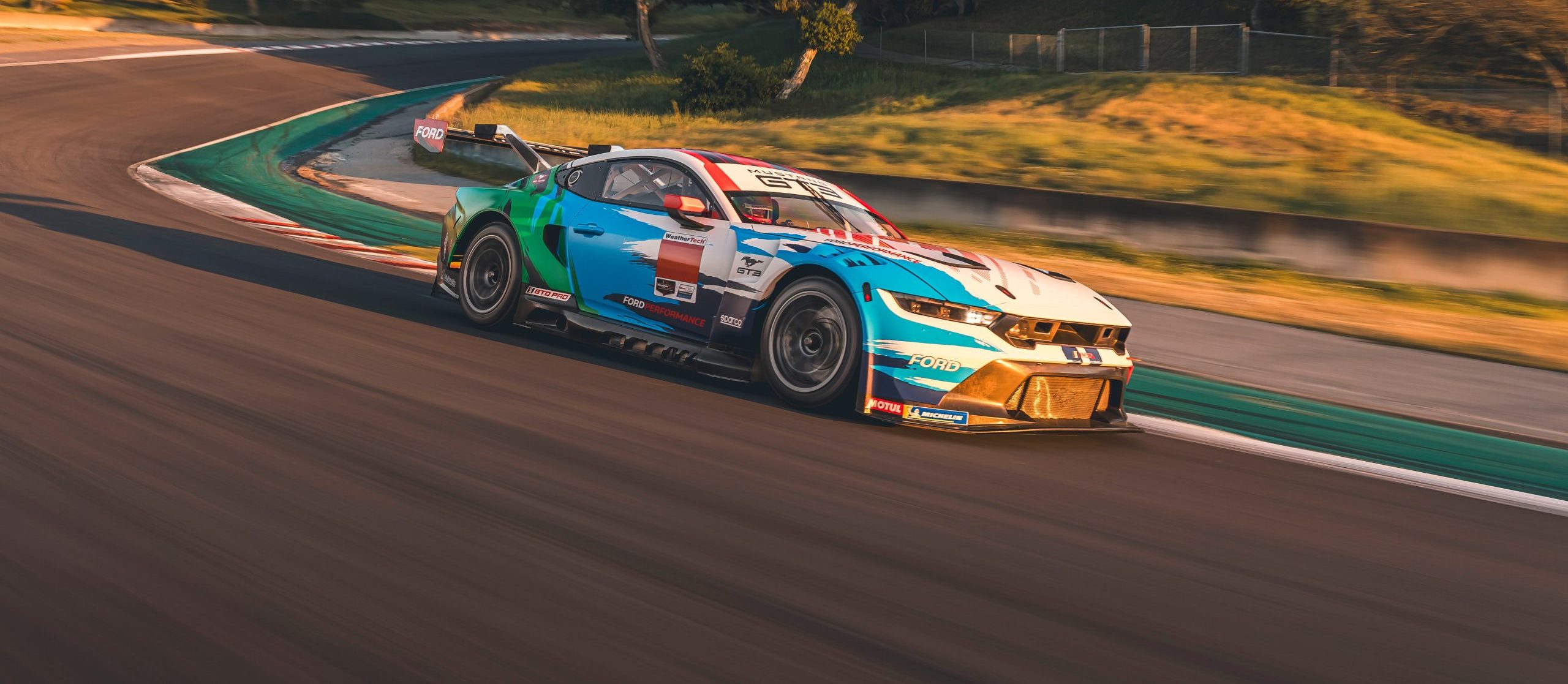Ford Magazine - Nova oprava Mustanga GT3 - Champion Spirit Livery ...
